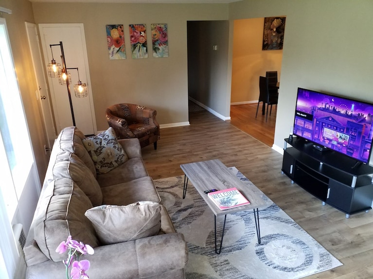 Herfst Esdoornhuis In Henrietta, 3 Slaapkamer, Spa Douche - New York