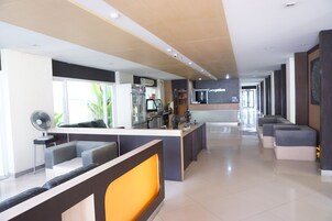 Área de estar no saguão