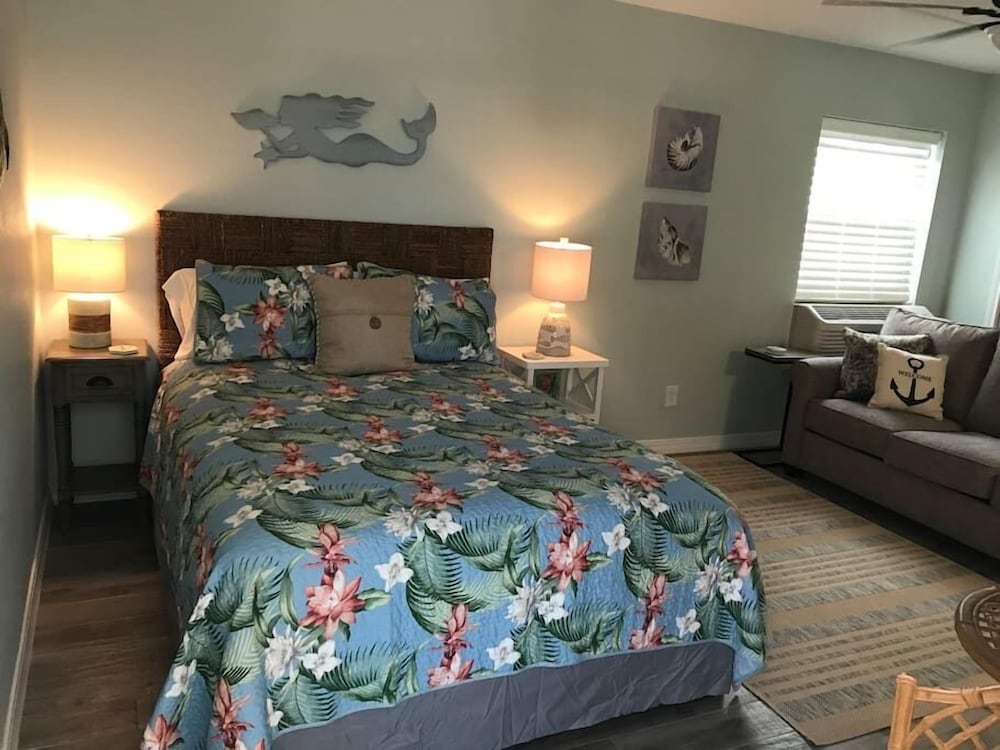 Sweet Beachfront Studio, Steps To The Beach - Port Isabel, TX