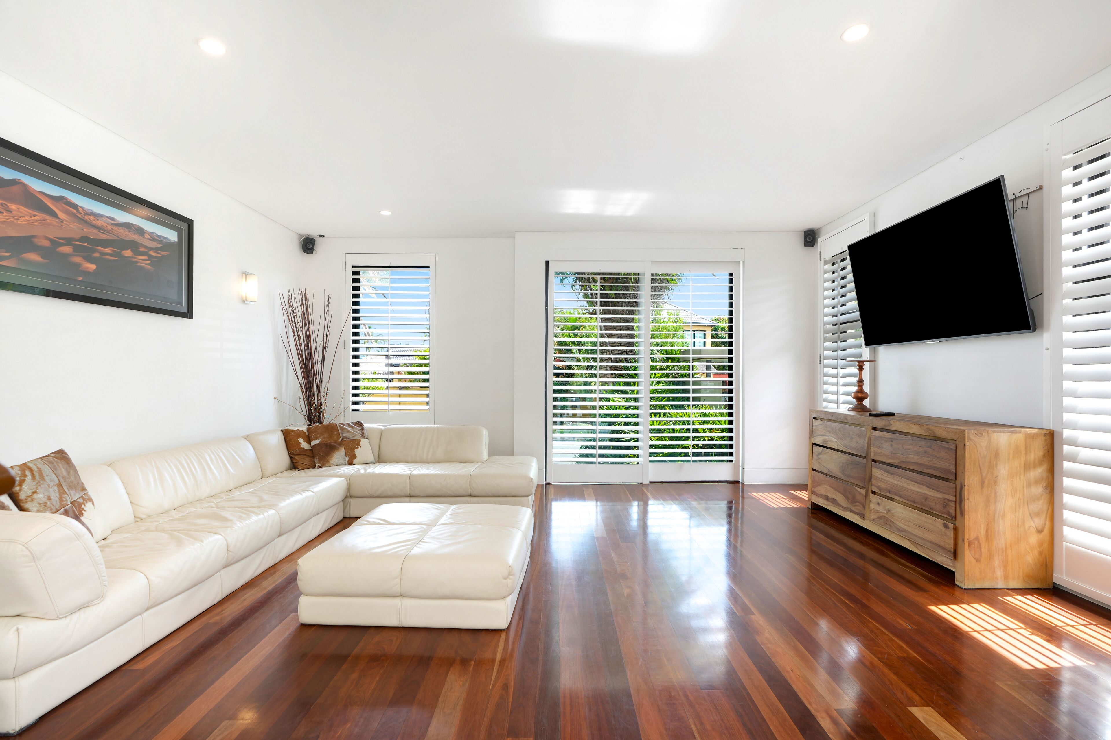 $3 Million Waterfront Villa - Pets Welcome - Surfers Paradise