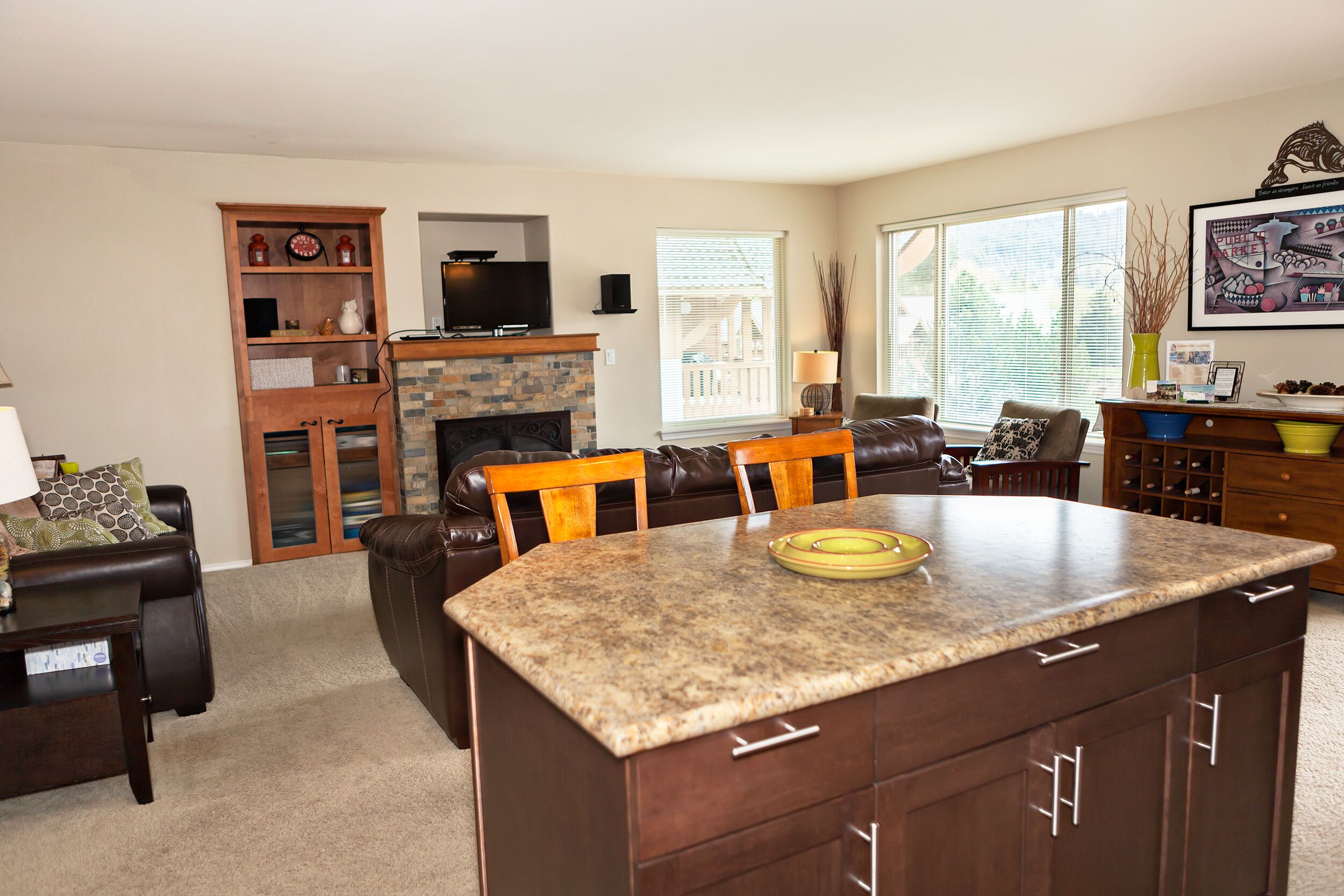 Park @ The Condo And Walk To Town.  Pools & Hot Tubs Open Now, Pretty Views - Leavenworth, WA