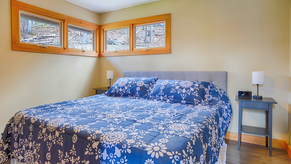 Stowaway - A Private Lakefront Experience With Over 100ft Of Shoreline! - Finger Lakes, NY