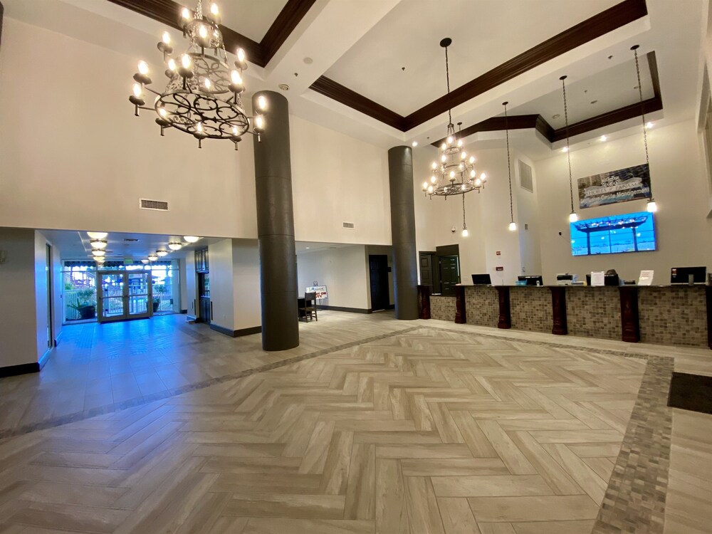 Beachfront 6th Floor Corner Unit, Amazing Views, Same Floor Parking! - Panama City Beach, FL