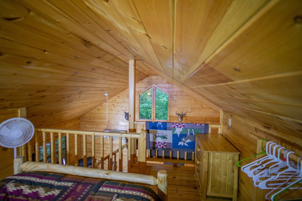 Cozy Cabin With Hot Tub - Short Walk To Downtown. Roku Tv. - Cleveland, GA