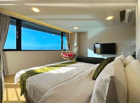 Quarto casal conforto | Cortinas blackout, camas extras/dobráveis (sobretaxa), Wi-Fi de cortesia