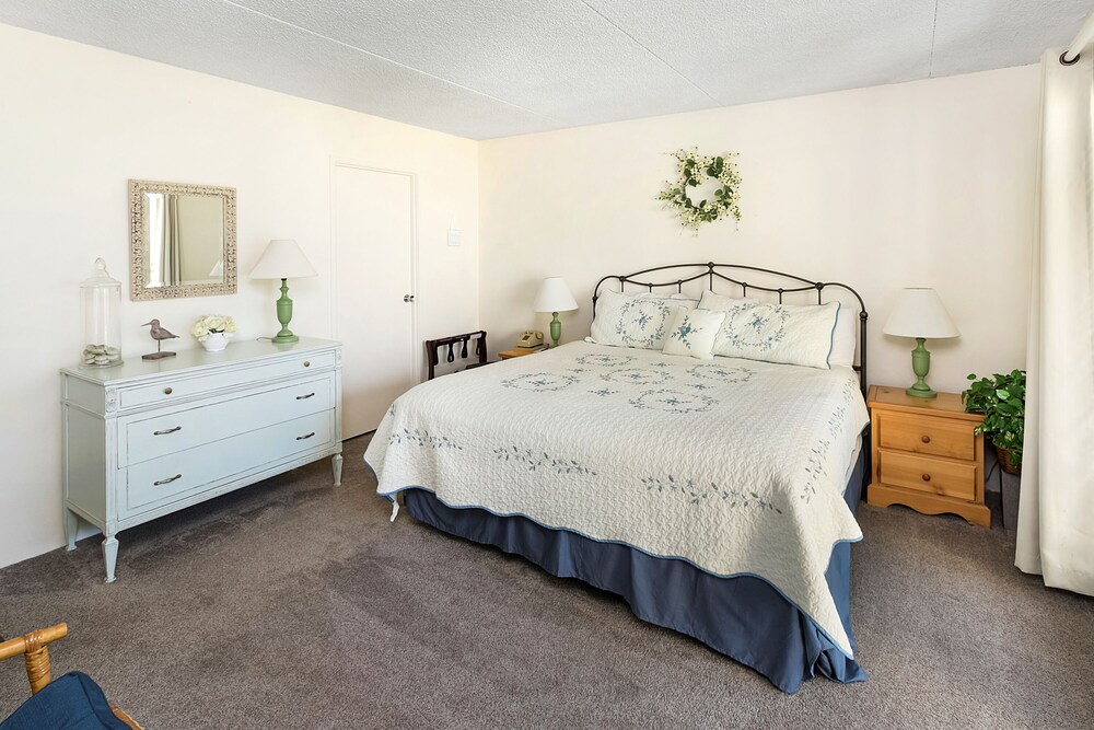 G600 Is A 2bdrm Condo Located On The First Floor With Limited Ocean Views. No Cleaning Fees - Gearhart, OR