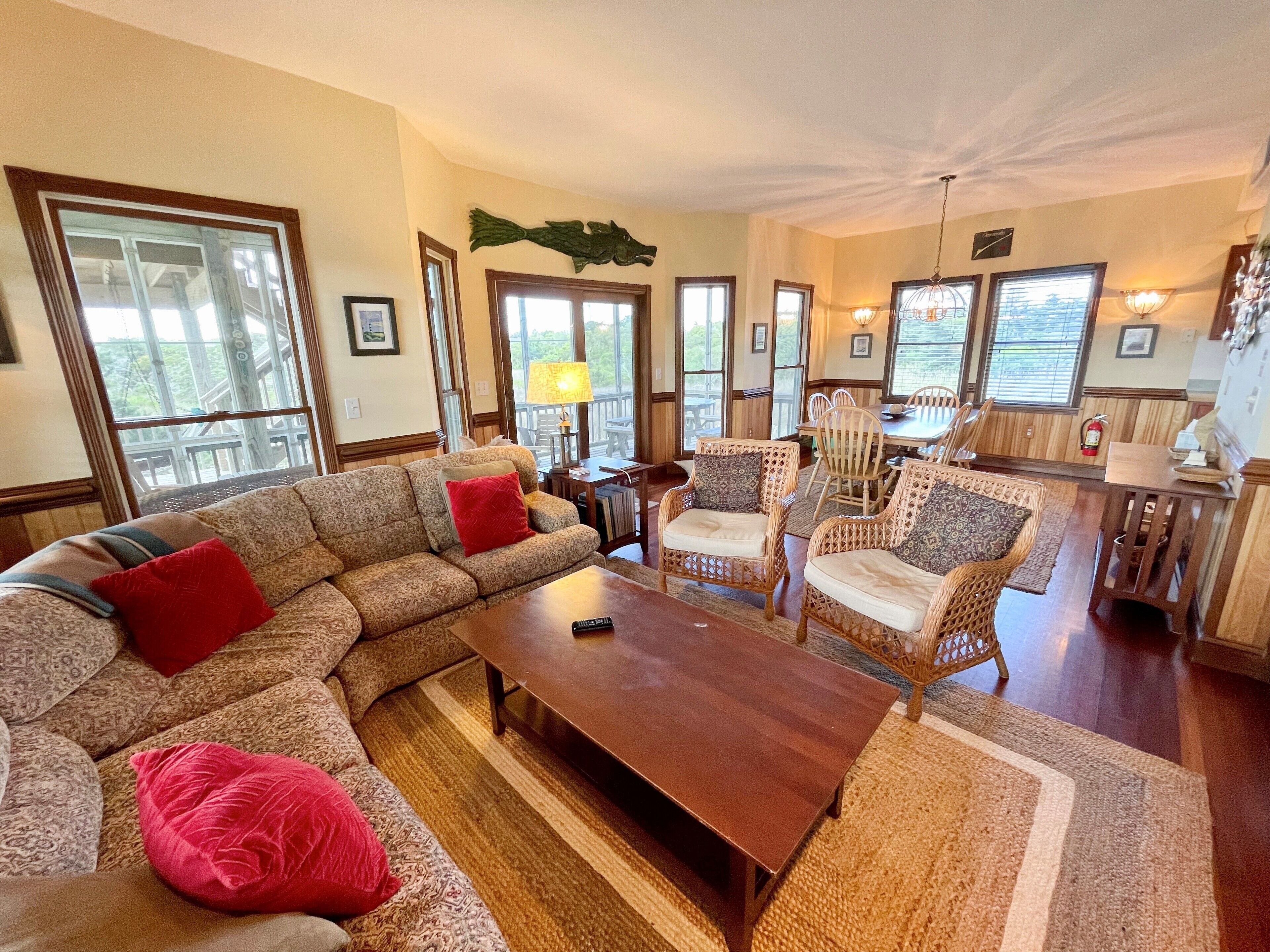 シスターズ：湿地や運河の景色を眺めることができ、バードウォッチングに最適です。 - オクラコーク, NC