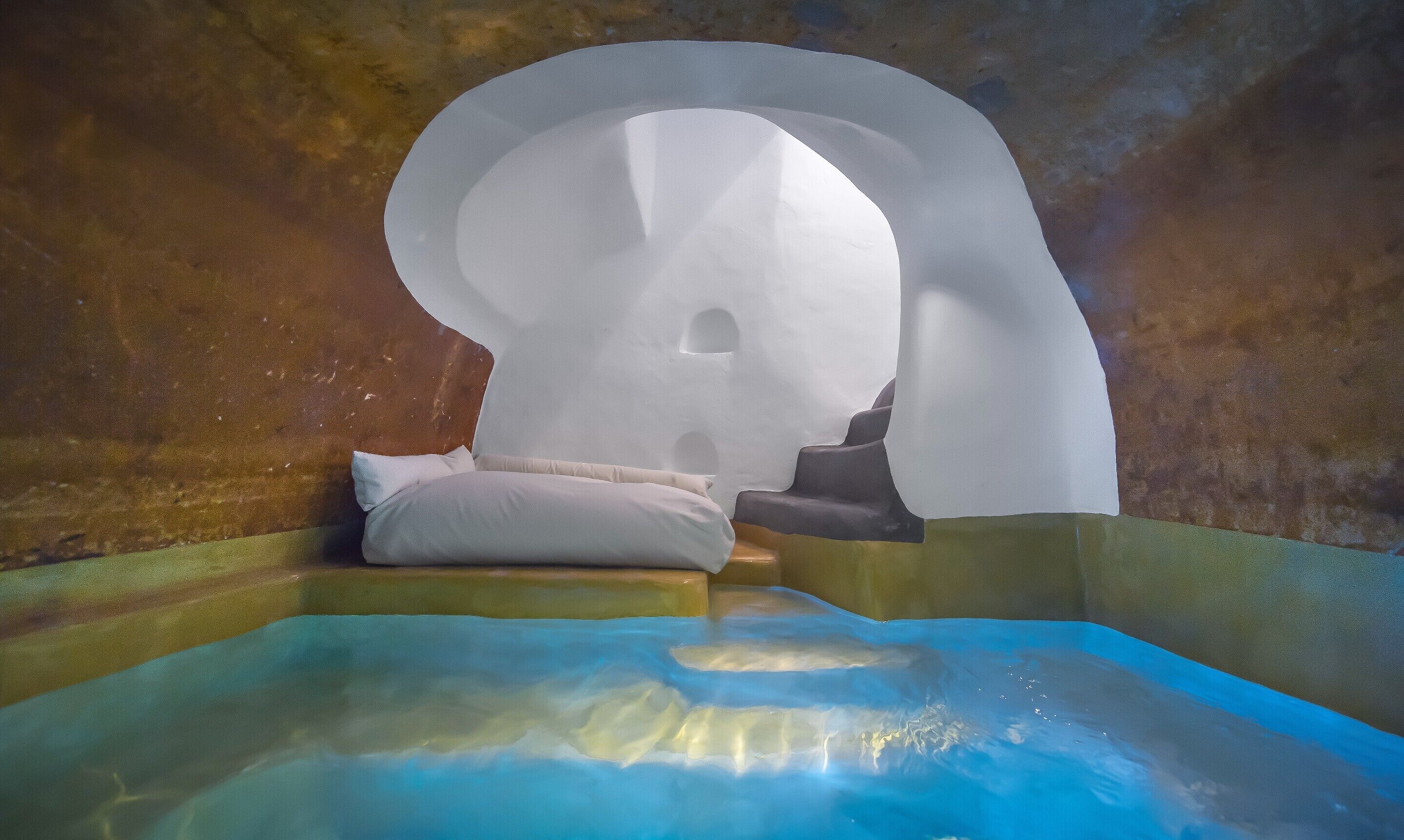 Two Bedroom Villa with Private Indoor Cave Pool | Piscina privativa