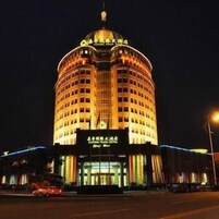 Fachada do alojamento (tarde/noite)