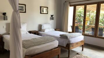 Quarto Duplo ou Twin | Cofre no quarto, secretária, camas desdobráveis, Wi-fi grátis