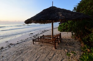 Na praia, praia de areia branca, snorkel, caiaque 