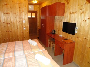 Quarto casal standard | Cofres nos quartos, cortinas blackout, Wi-Fi de cortesia, roupa de cama