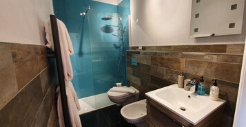 Quarto Duplo, casa de banho anexa | Casa de banho