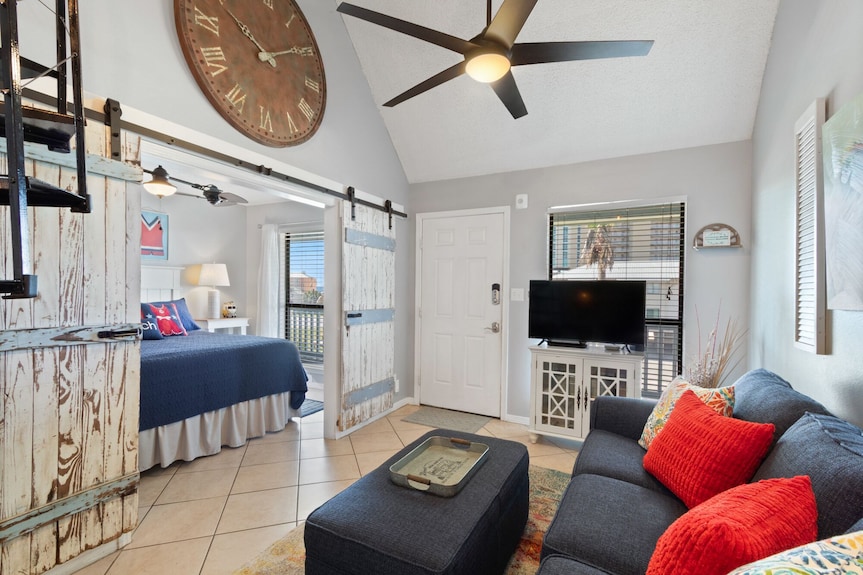 Cove 208a-updated, Farm-chic 2 Br Condo. Pool, Lagoon Access, Walk To Beach! - Gulf Shores, AL