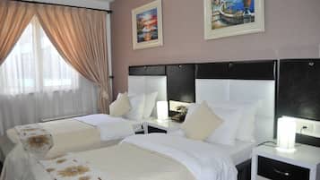 Quarto Twin | 1 quarto, roupa de alta qualidade, minibar, cofre no quarto