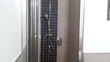 Quarto casal empresarial | Chuveiro