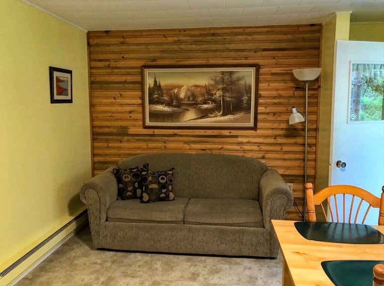 Cuddle Doon -1 Bedroom Cottage Forest & Lake Pei Cottages - Prince Edward Island