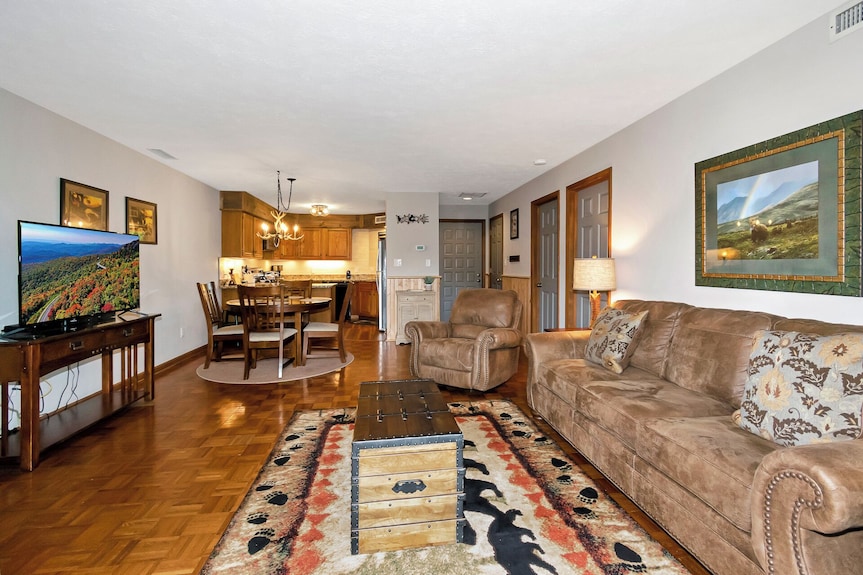 Cardinal 203 | Fireplace, Restaurant, Pool, Spa - Boone, NC