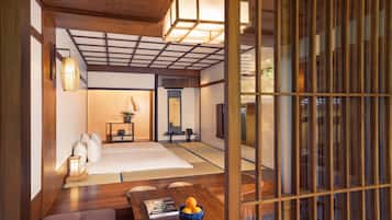 Imperial Tatami Onsen Suite | Roupas de cama antialérgicas, cofres nos quartos, escrivaninha