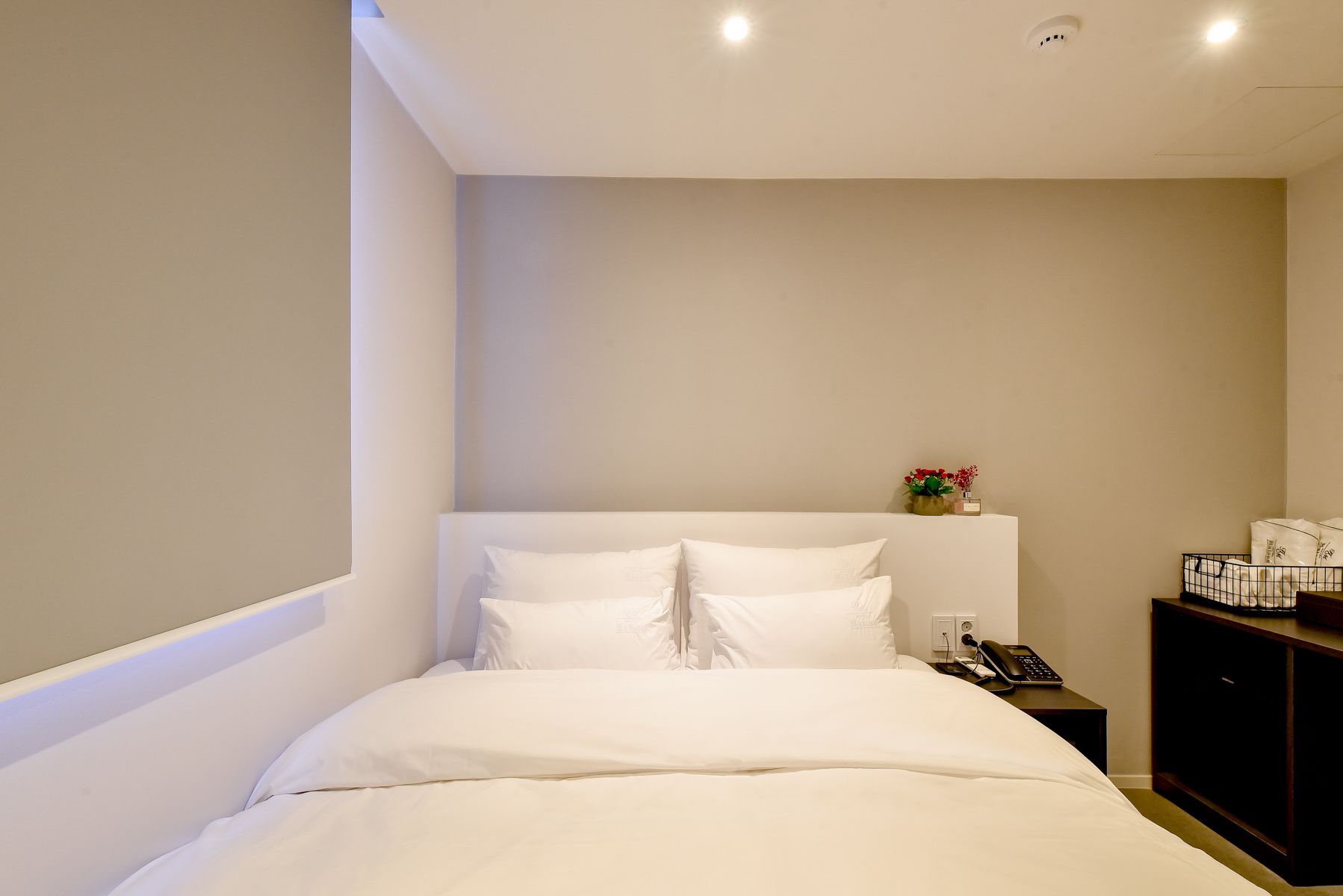 Quarto Standard (Check in 05:00 PM) | Secretária, cortinas/cortinados opacos, ferro/tábua de engomar 