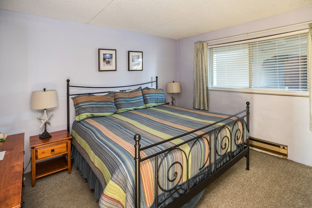 G643 1 Bedroom 2nd Floor Pet Friendly No Cleaning Fees - Cannon Beach, OR