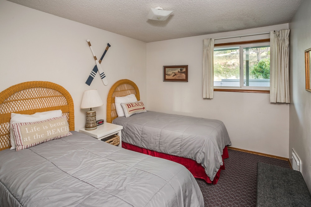 T441 2 Bedroom 1st Floor Limited Ocean View, No Cleaning Fees - Warrenton, OR