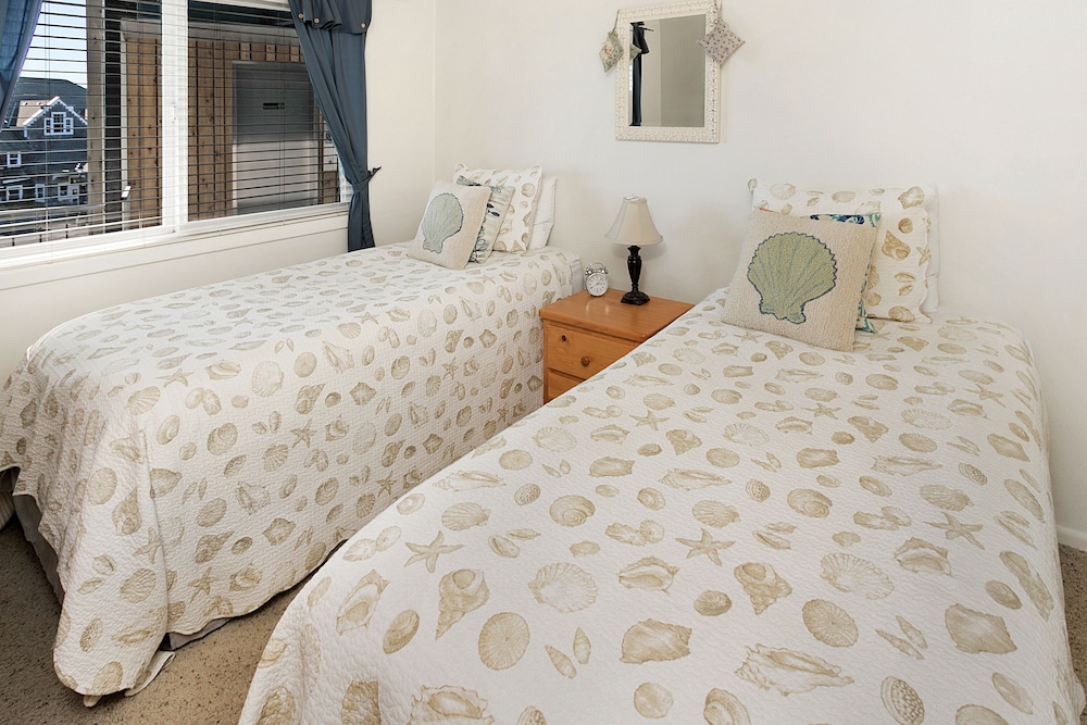 V488 2 Bedroom Pet Friendly 3rd Floor, Elevator, No Cleaning Fee - Gearhart, OR