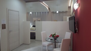 Apartamento Design, 1 quarto | Secretária, berços/camas para crianças, camas desdobráveis 