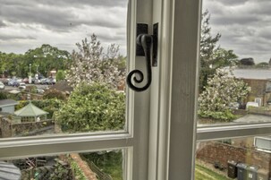 Quarto casal (Room 2) | Vista do quarto