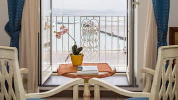 Quarto luxo, sacada, vista para o mar | Vista do quarto