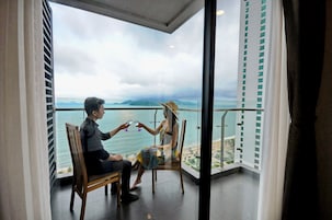 Suíte estúdio exclusiva, vista para o oceano, de frente para o mar | Roupas de cama de algodão egípcio, roupas de cama premium, escrivaninha