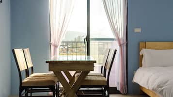 Quarto Quádruplo Gallery, 1 quarto, varanda | Secretária, cortinas/cortinados opacos, quartos insonorizados