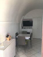 Estúdio, cozinha americana | Área de estar | TV de tela plana