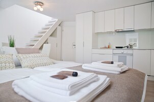 Duplex urbano (6) | Cozinha privada | Geladeira grande, fogão, cooktop, lava-louças