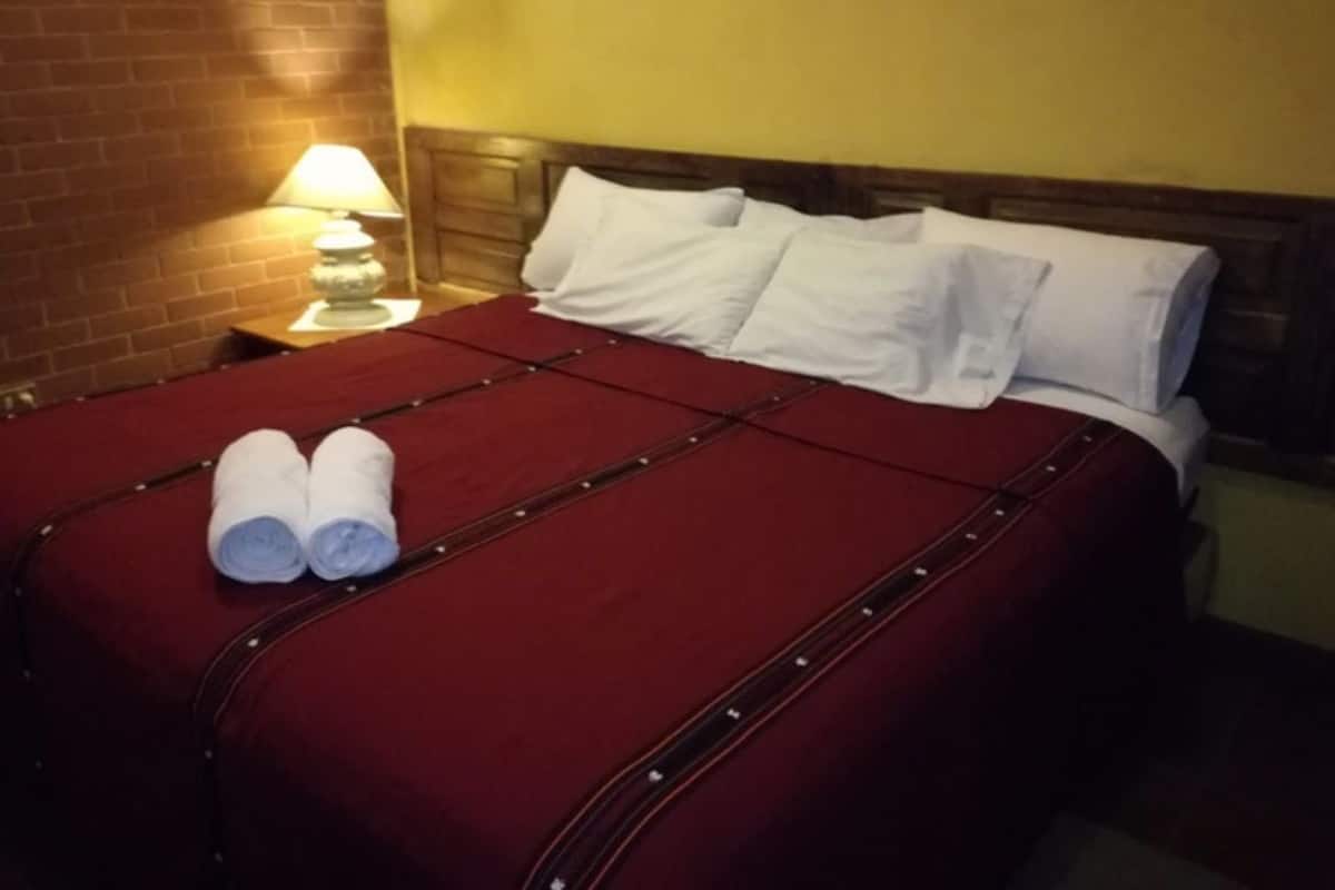 Quarto luxo, 1 cama King, para não fumantes | Camas extras/dobráveis, Wi-Fi de cortesia, roupa de cama