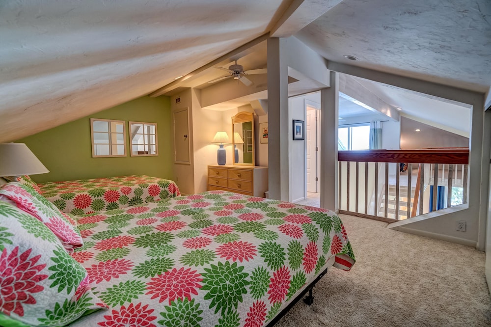 Stay And Play All Day In This Very Nice Spacious Beach Resort Villa! C1622a - Englewood, FL