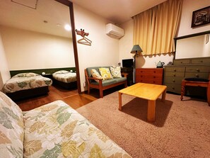 Quarto Triplo, casa de banho partilhada | Wi-fi grátis 