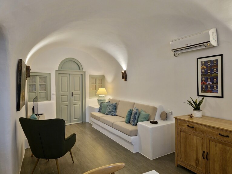 Traditional Village House 'Alba Lily' With Heated Plunge Pool - Oia