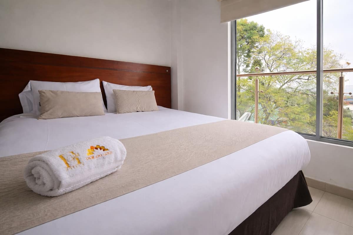 Quarto Duplo Tradicional, 1 quarto, casa de banho anexa | Cofre no quarto, ferro/tábua de engomar, Wi-fi grátis