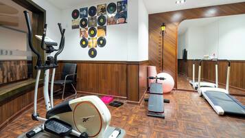 Equipamento de fitness no quarto