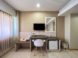 Secretária, Wi-fi grátis, roupa de cama fornecida 
