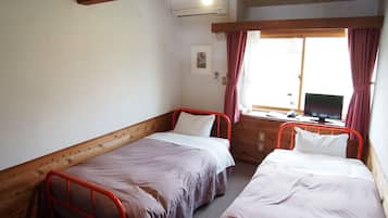 Quarto duplo, banheiro compartilhado (Sink in Room) | Roupa de cama