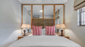 Apartamento Deluxe, 1 quarto | 1 quarto, roupa de alta qualidade, cofre no quarto, secretária