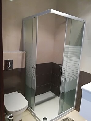 Apartamento Standard | Casa de banho | Toalhas fornecidas 