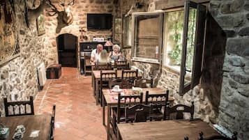 Café da manhã continental todos os dias (EUR 7 por pessoa)
