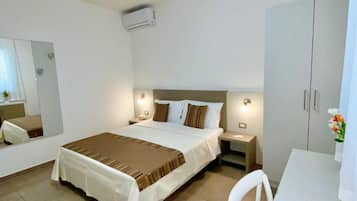 Quarto Duplo ou Twin Standard, 1 quarto | Roupa de alta qualidade, cofre no quarto, Wi-fi grátis
