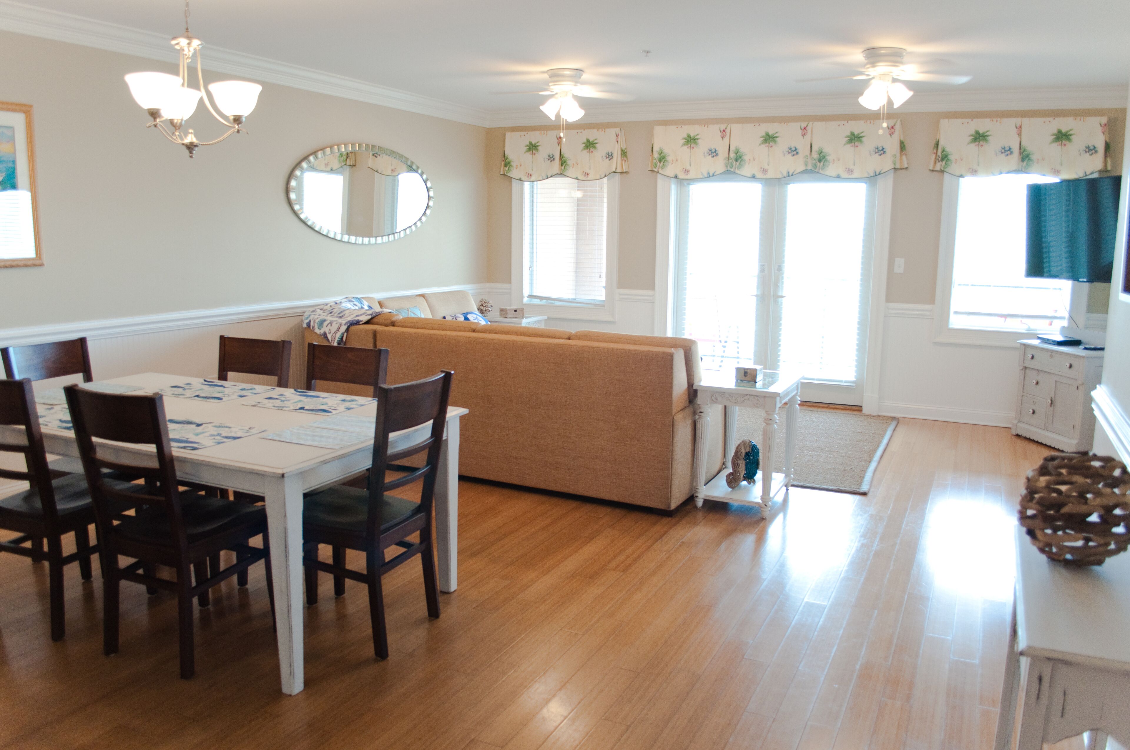 Brass Rail 3 Bed, 2.5 Bath Ocean View Top Floor Closest To Beach - Tybee Island, GA