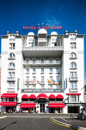 Fachada da propriedade