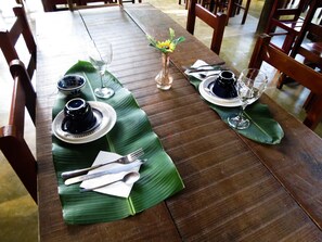 Café da manhã com buffet grátis todos os dias