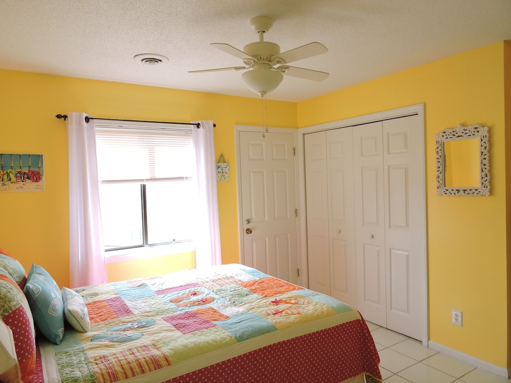 Renovated, 1 Br 1.5 Bath Condo Steps From The Ocean - Carolina Beach, NC